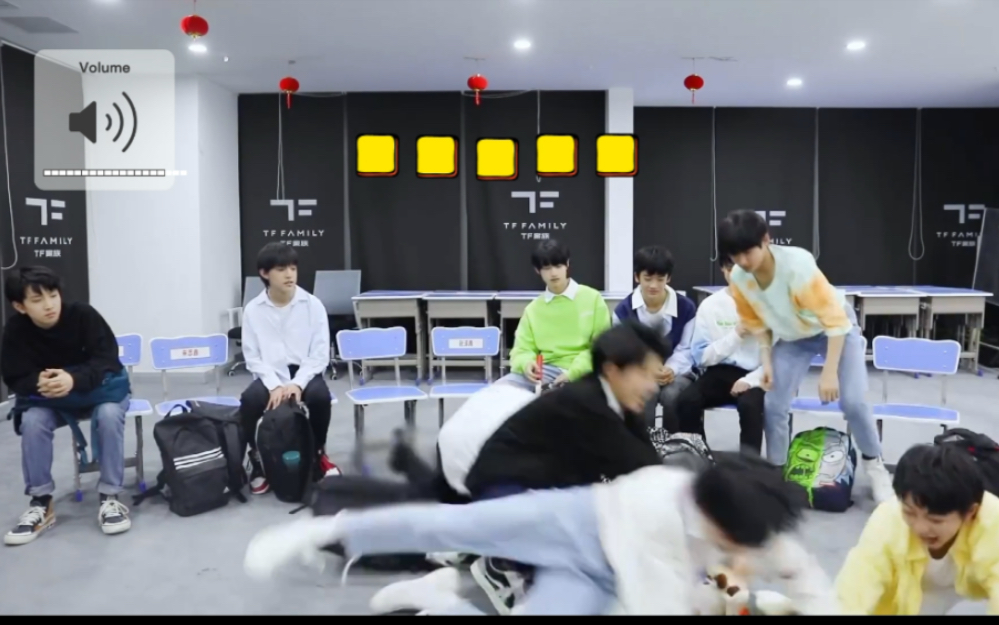 【TF家族三代】当三代瓜分玩偶包,粉丝:习惯了小场面