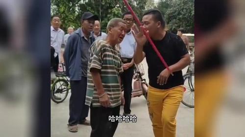 空手变出2根金箍棒,骗了我10多年,学会逗朋友玩