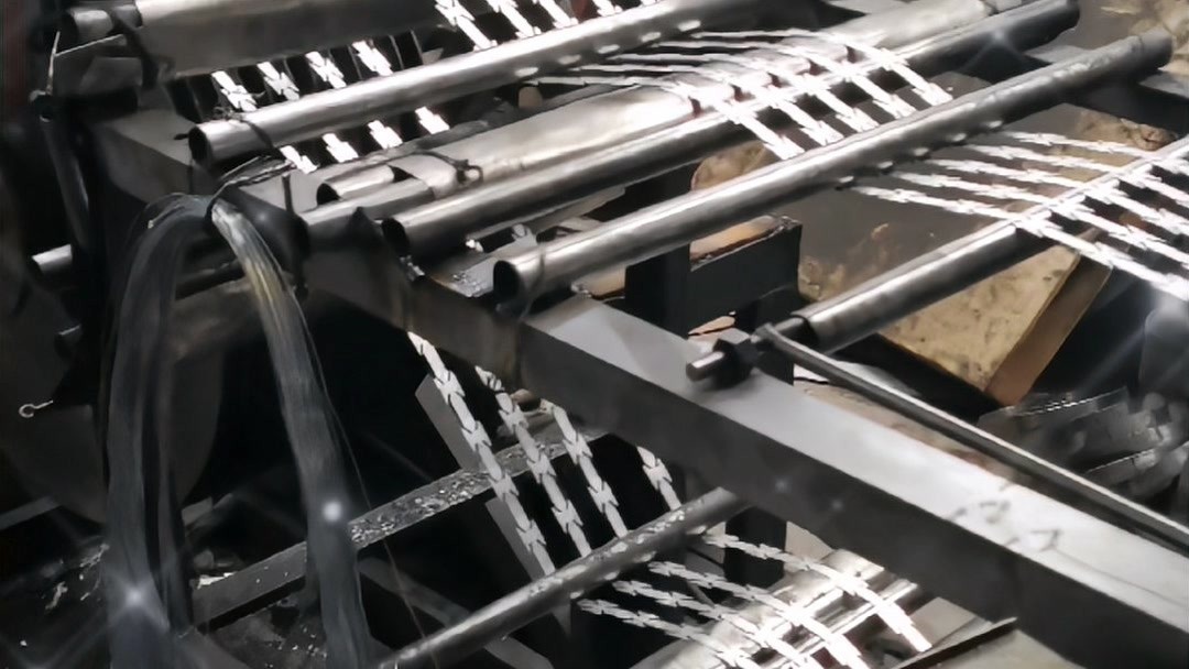 国标加密型刀片刺绳生产线