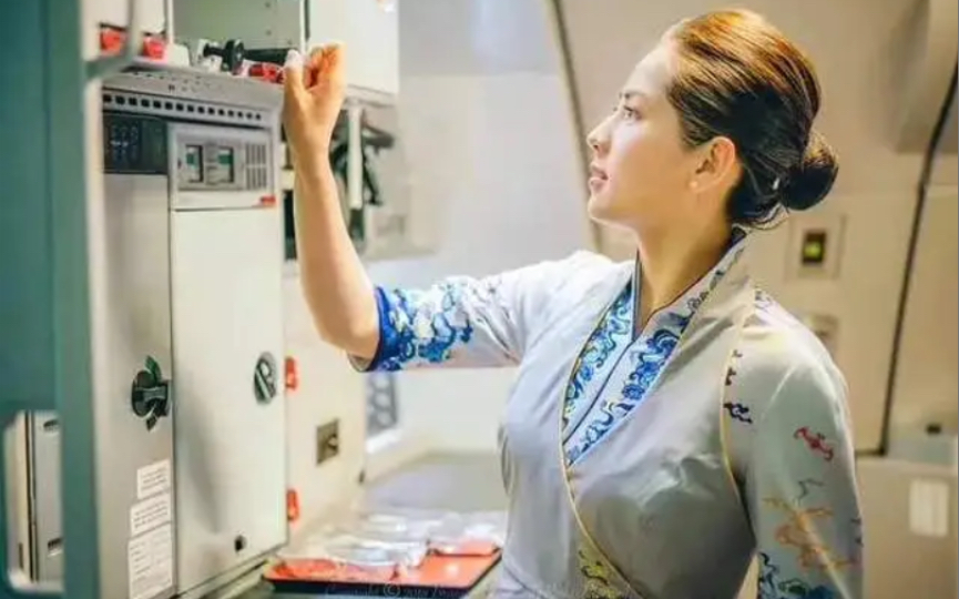 海航空姐五星高品质客舱服务