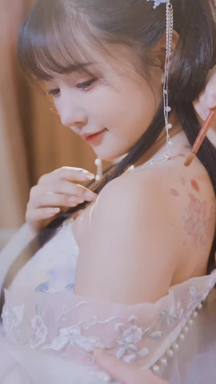 汉服博主又来画画了