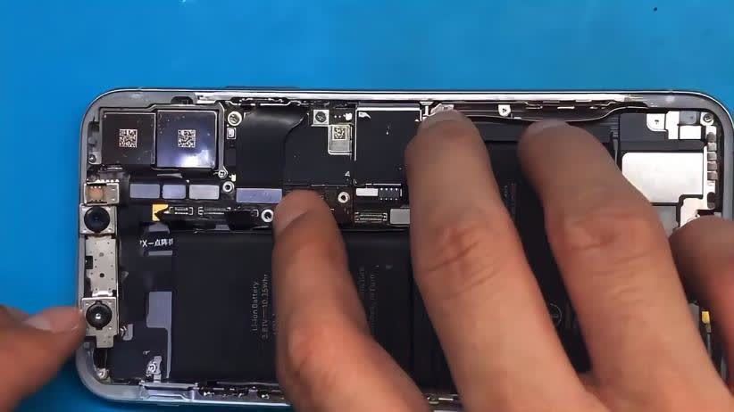 老铁要看自己的手机维修过程,来带你看看!