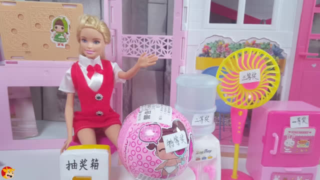 超市举行促销抽奖活动,运气爆棚抽到特等奖获得惊喜盲盒