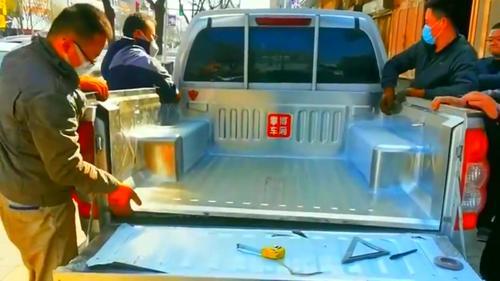 虽然皮卡车厢改动很小,但看起来却不一样了