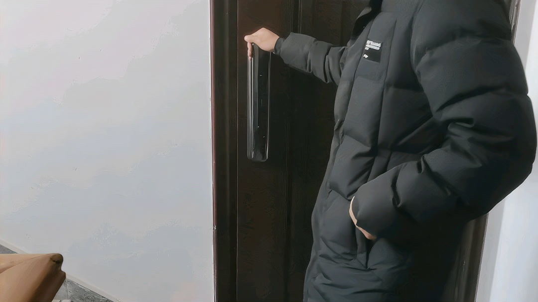 家装完成换上指纹锁就是方便,全自动监控猫眼锁才1300元真值