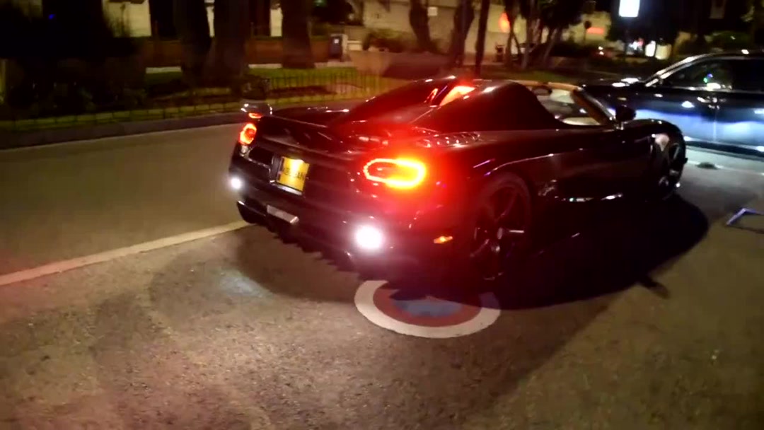 露背美女驾驶2300万的柯尼塞格,加速也如此暴力