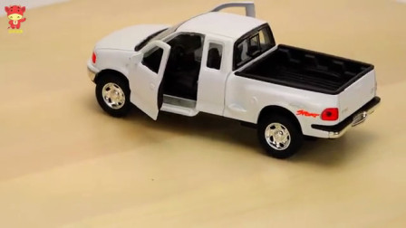 跑车玩具模型对比其他汽车模型