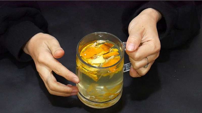 橘子皮加生姜泡水,作用太棒了,解决了不少人的烦恼,实用还省钱