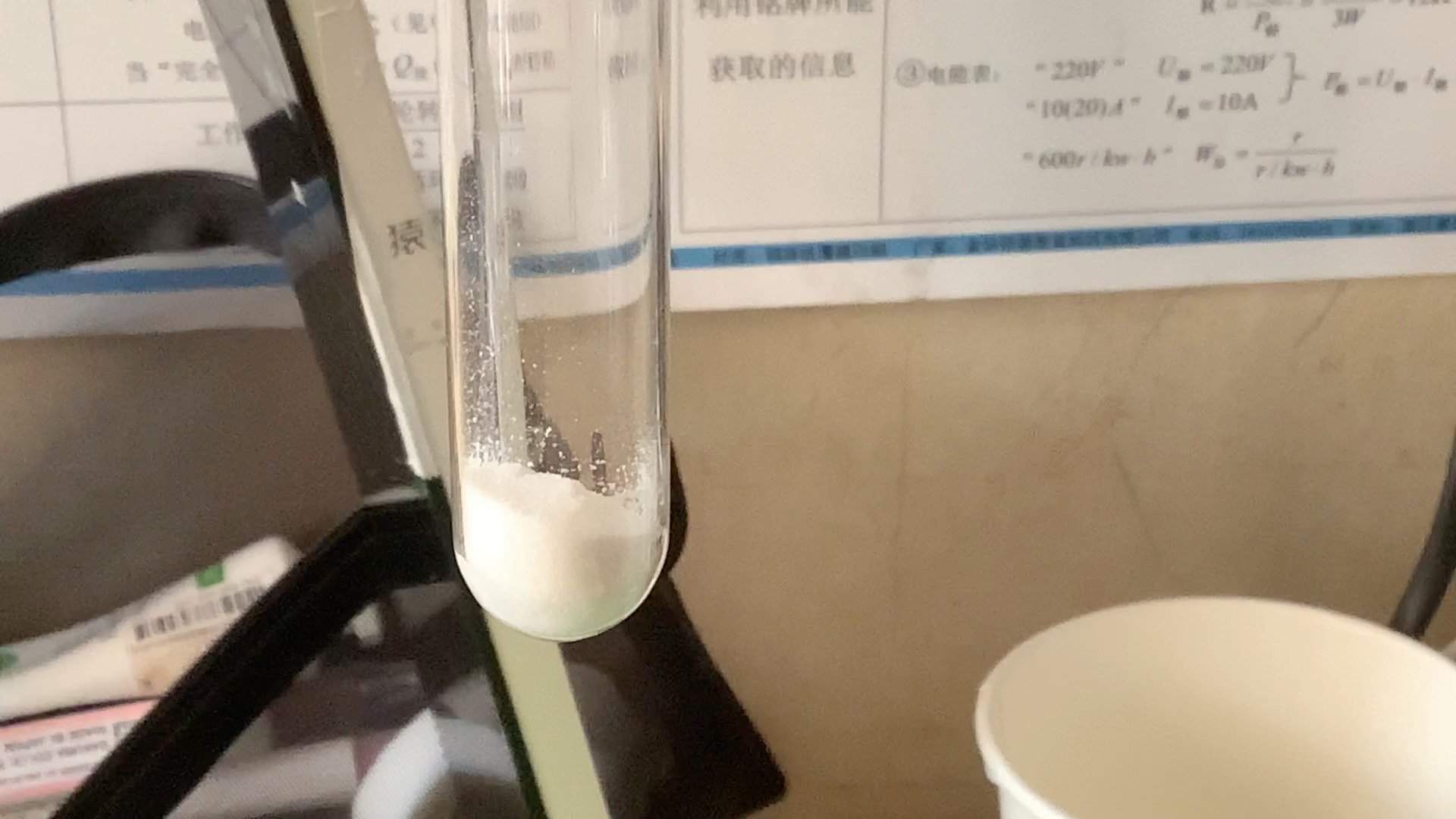纯洁的人互相走在一起原来结晶也是纯洁的呢!//硫酸铝+碳酸氢钠(小苏打)