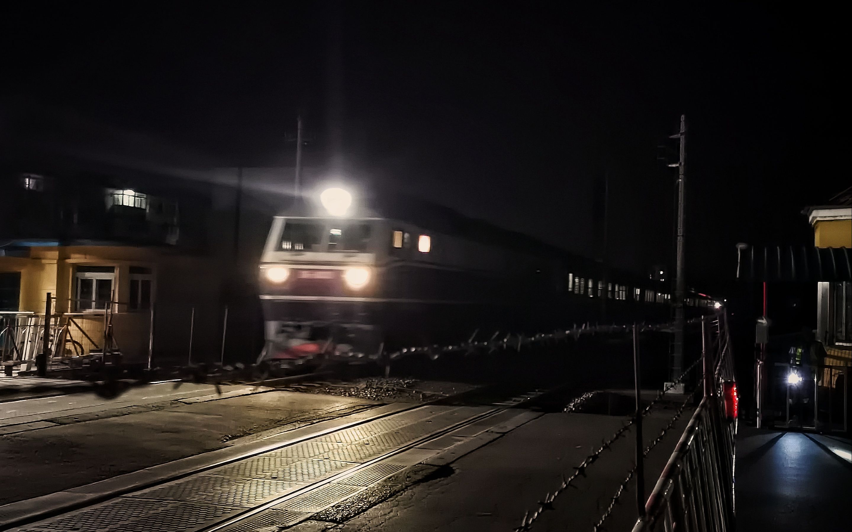 【中国铁路】停运过半年—沈局梅段DF11-0031牵引恢复首列客车K...