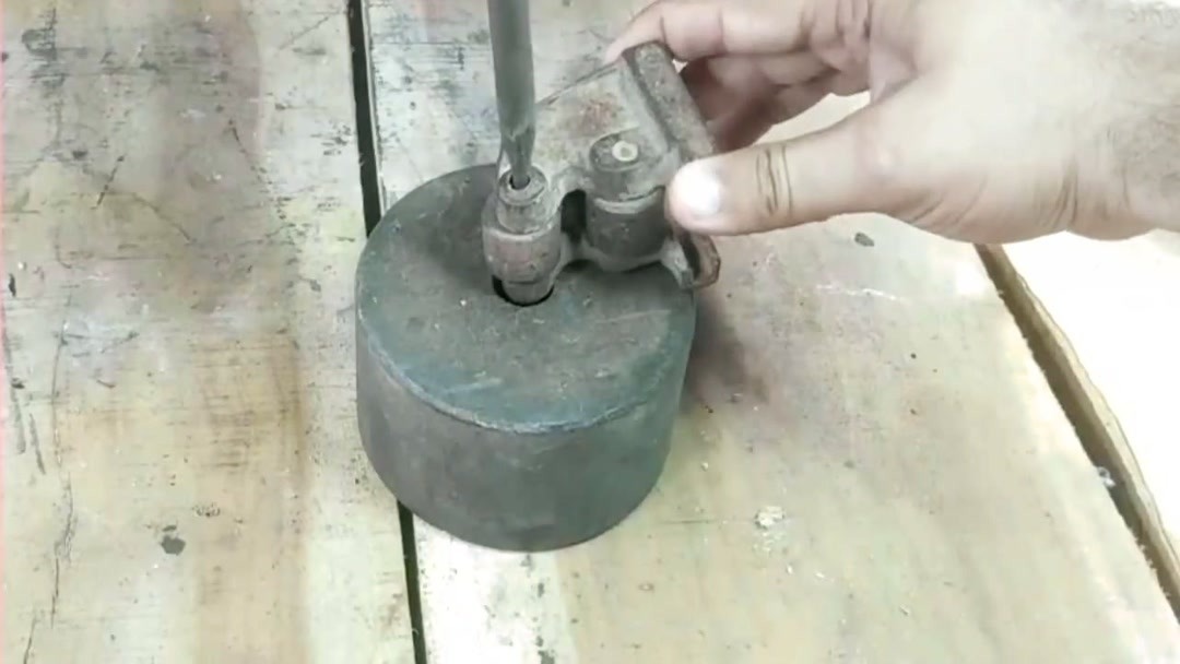 机械之美:废品站淘来的切管器,翻新一下接着用