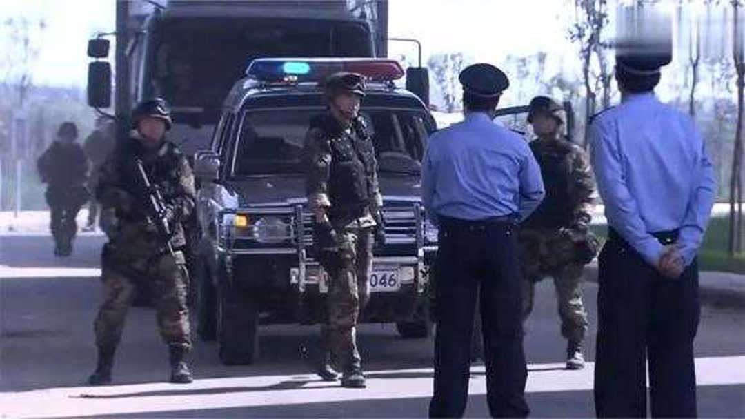 国家机密:公安嚣张拦下运钞车,要求强行检查,军官:你级别不够