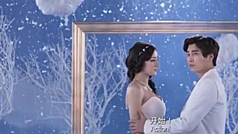 看到李易峰和迪丽热巴演亲密戏,杨幂气炸了:回去你就看着办吧