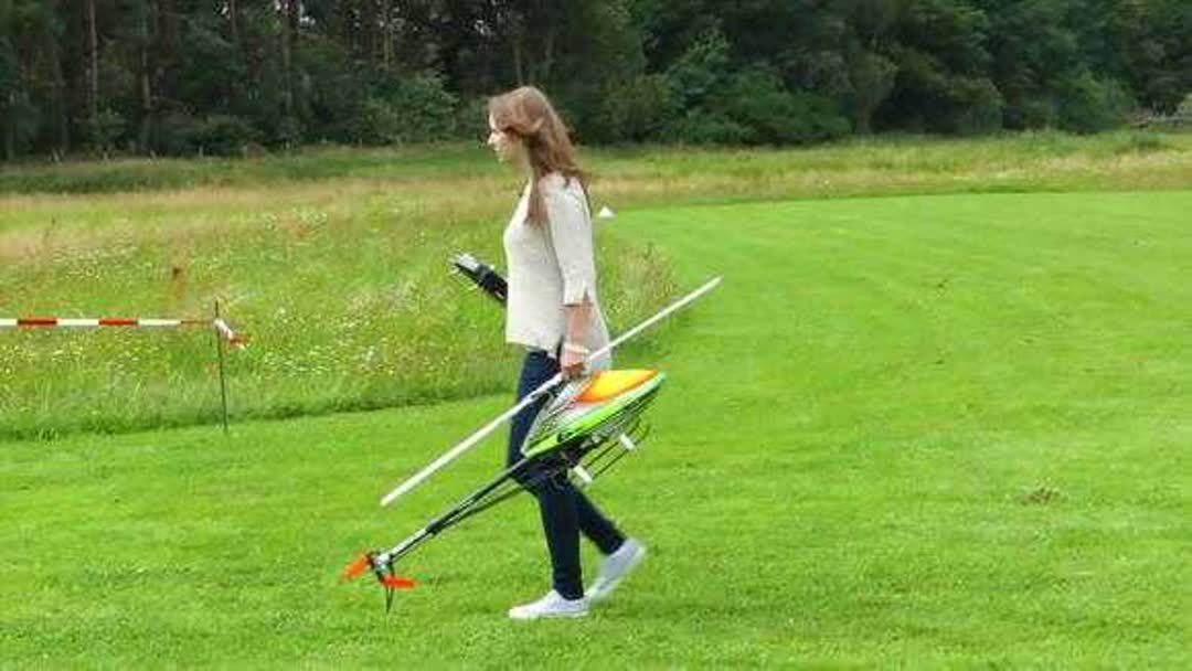 珍妮middot;布兰特模型直升机指南针550 3D特技飞行泰加会议