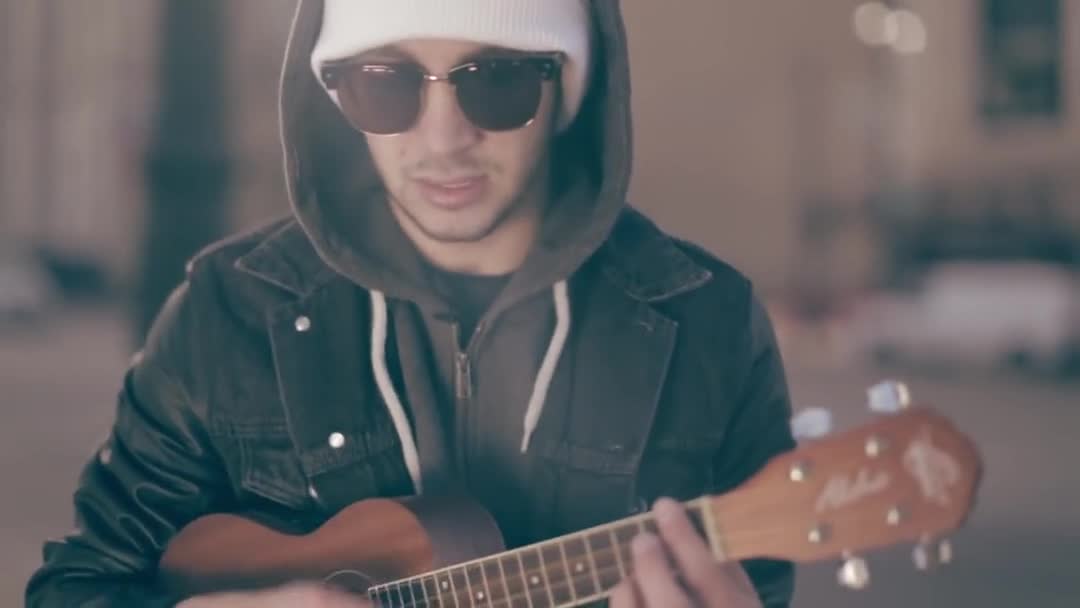 Twenty One Pilots- House of Gold (Live In A Couple Places)