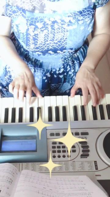 初学电子琴和弦伴奏的练习曲小星星,后面有和弦及指法