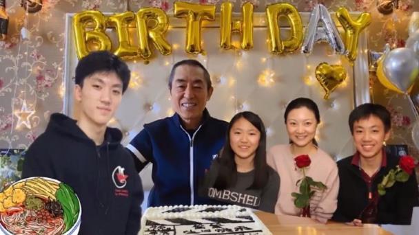 超幸福!陈婷PS全家合照为张艺谋庆生,贴心送上生日蛋糕P上长寿面