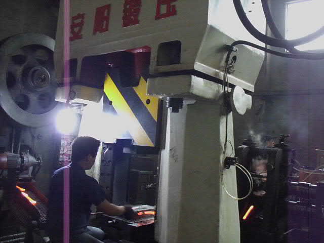 数控全液压模锻锤在温岭迈特工具公司客户处