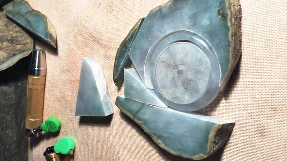 睹石文化,从翡翠原石到手镯,计划能出4只手镯,能否如愿以偿?