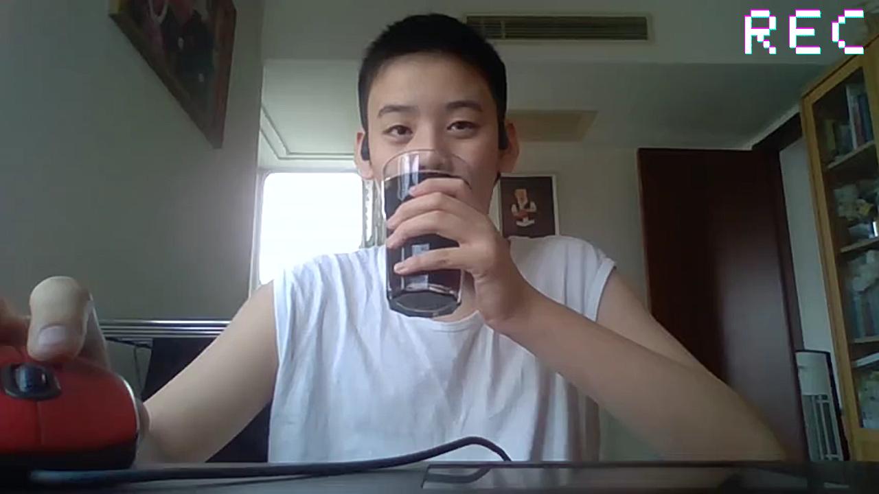 物理课作业3:倾斜的杯子