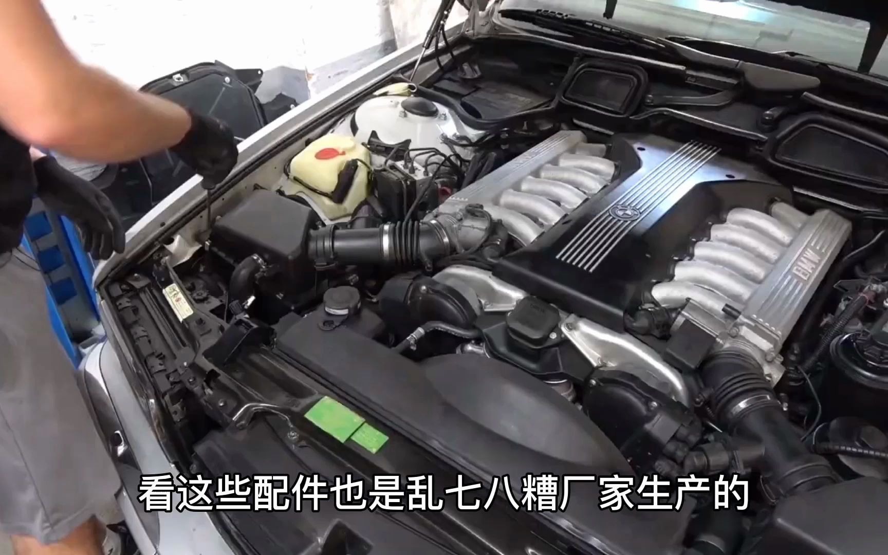 德国小伙维修宝马老750,修码表,换刹车盘,车身做了无痕修复