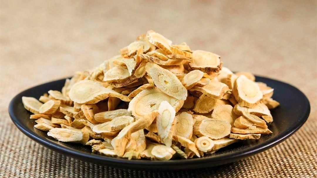 这味中药是“平价人参”,经常泡水喝一点,这2大好处接踵而来