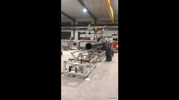 鸿德厂区 中空壁缠绕管全线生产