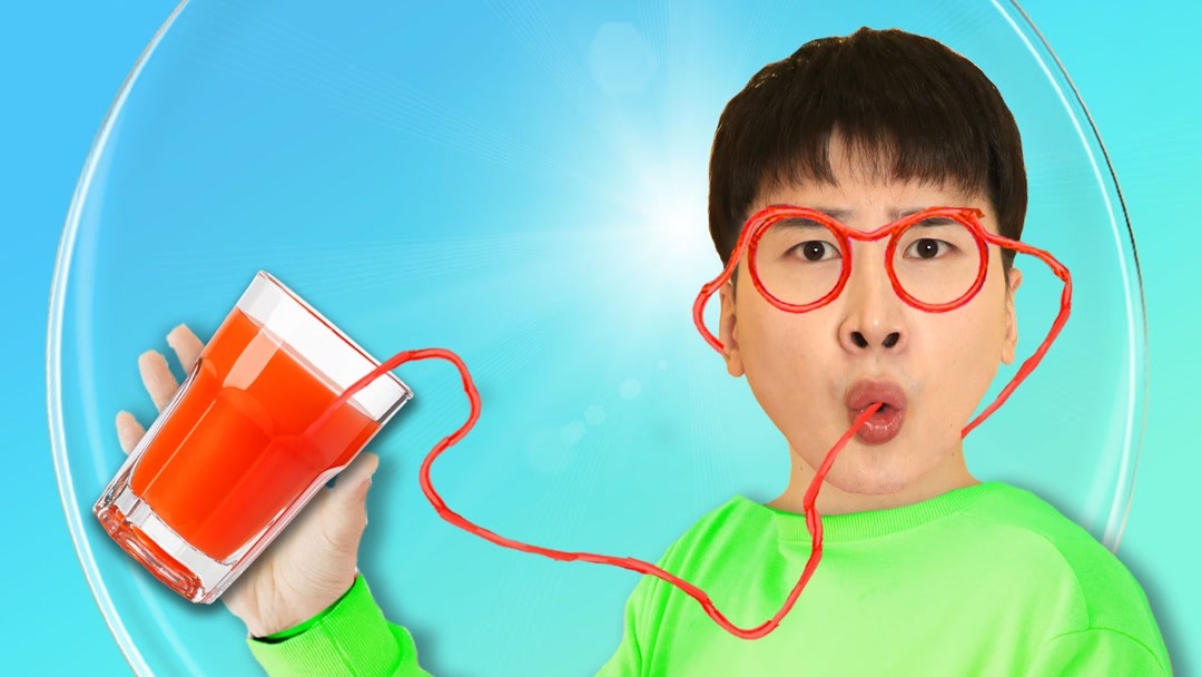 神奇的镜头杯和眼镜吸管!用它们吃东西会发生什么有趣的事呢?