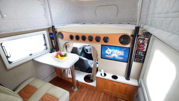 厉害,2.25米连地库都能进 齐星单排D-MAX自动挡越野皮卡房车详解