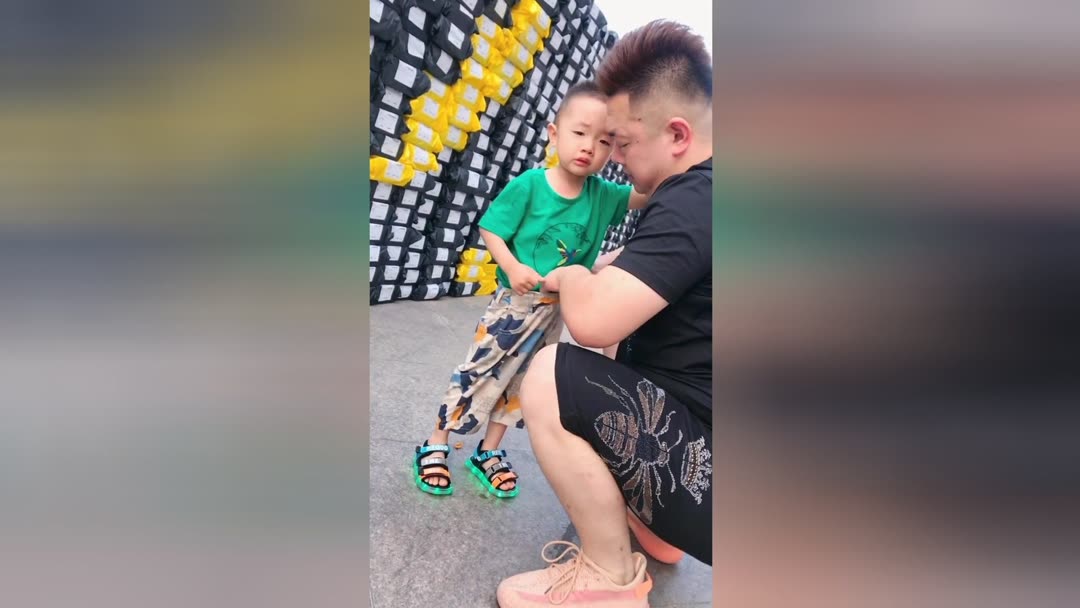 我也记住你的样子 像鱼记住水的拥抱 像云在天空中停靠 夜晚的来到 也...