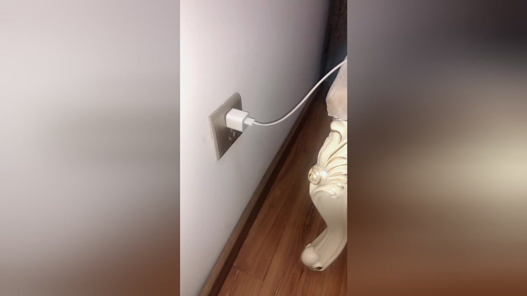 充电器千万别一直插着,亲眼见证爆炸过程,吓人