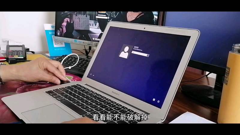 小伙尝试破解苹果笔记本的密码,看看啥结果