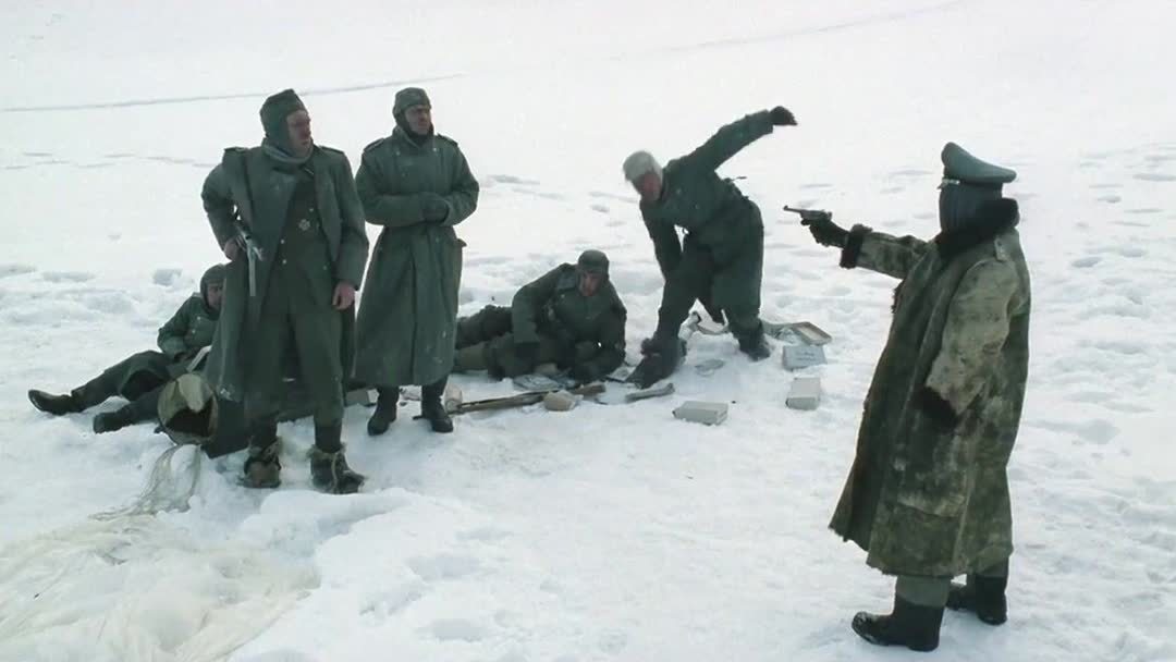 经典二战电影《斯大林格勒战役》,纳粹军官最终被愤怒的士兵枪杀