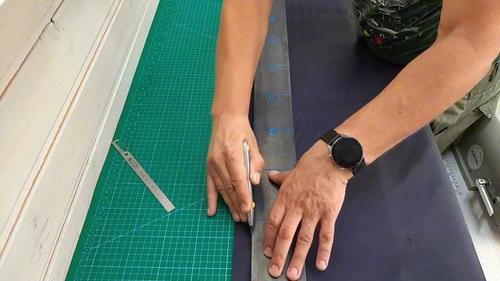 手艺人朋友纯手工制作了一款皮带,技术精湛,成品好看