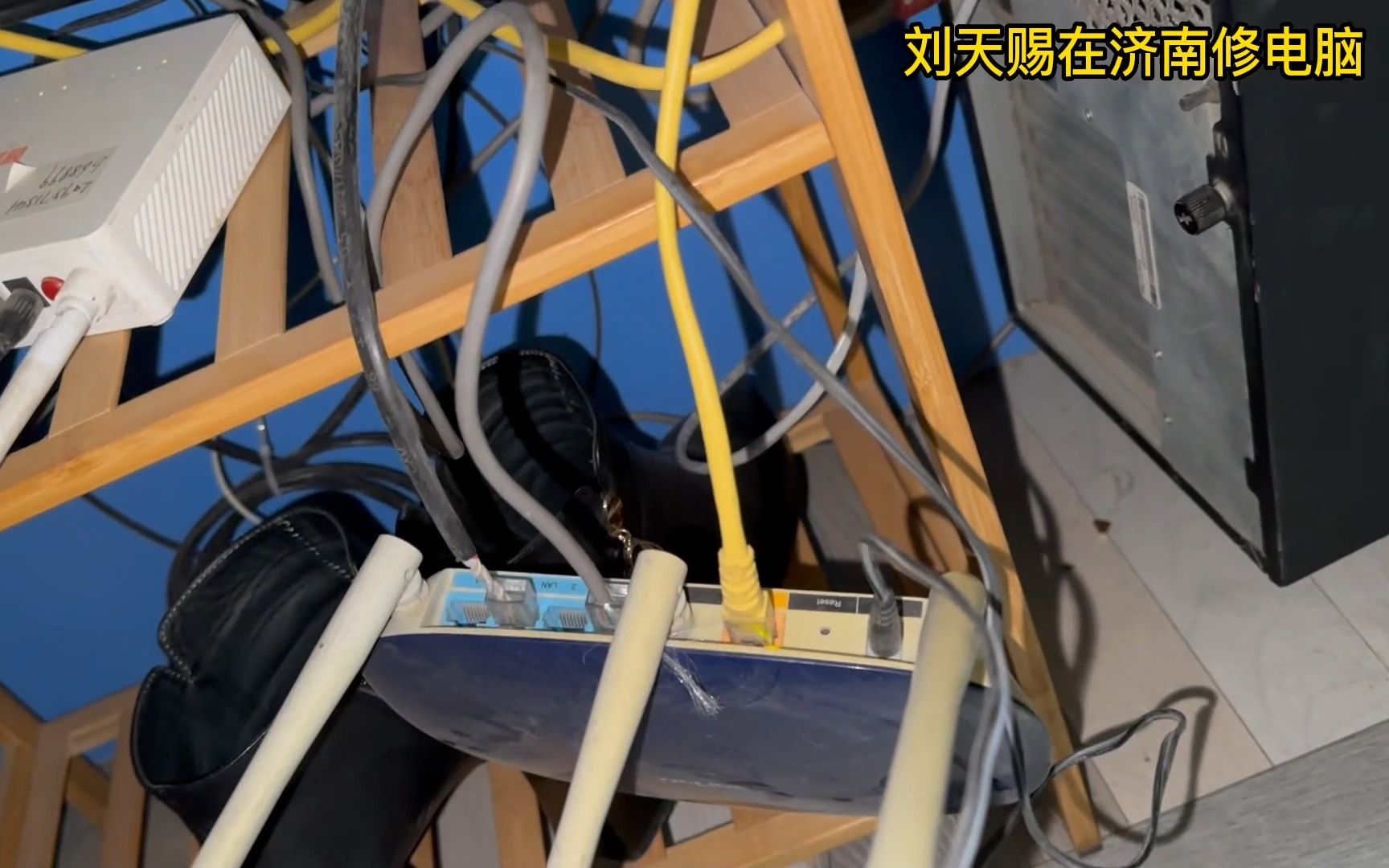 上门换个路由器,公司电脑IP地址有冲突,换个新路由重新调试设置