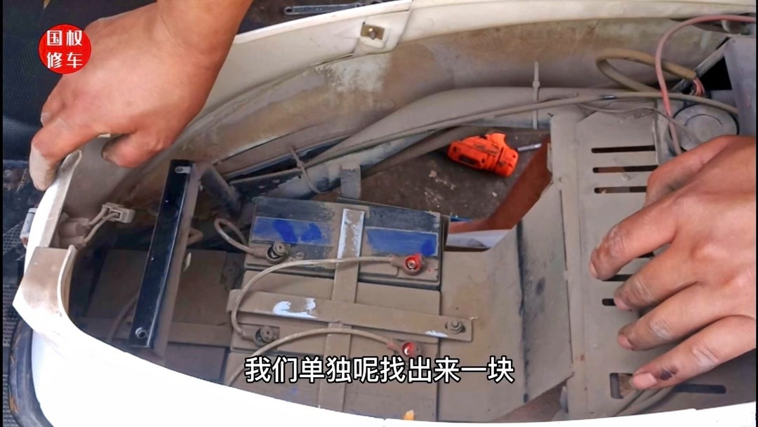 这才是造成电动车电瓶跑不远的真正原因?教你花10元钱就修好故障