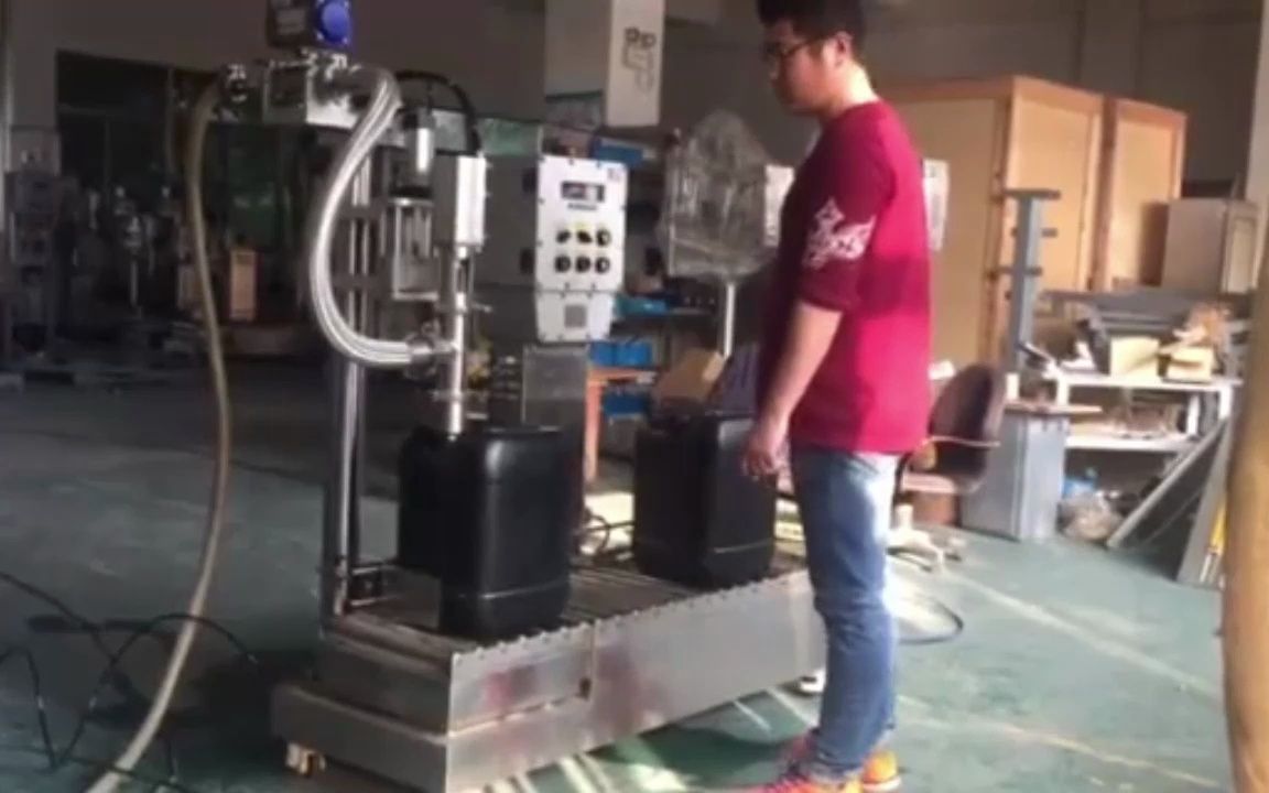 单喷嘴方形塑料桶灌装机