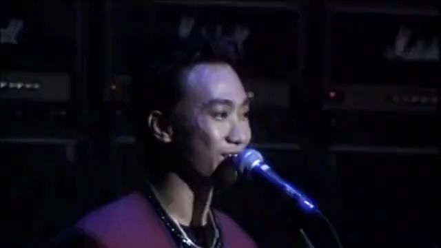 Beyond香港告别演唱会,黄家驹唯一没挎吉他的歌