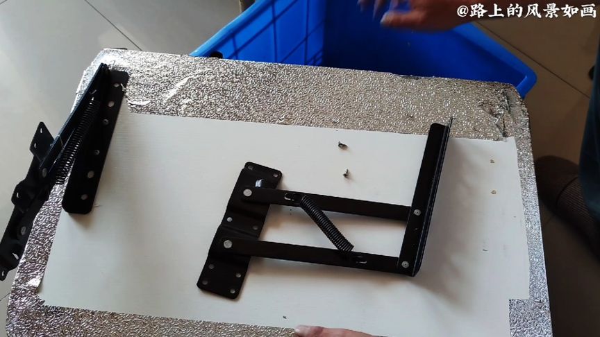 用周转箱、升降架做折叠收纳桌的最简单方法