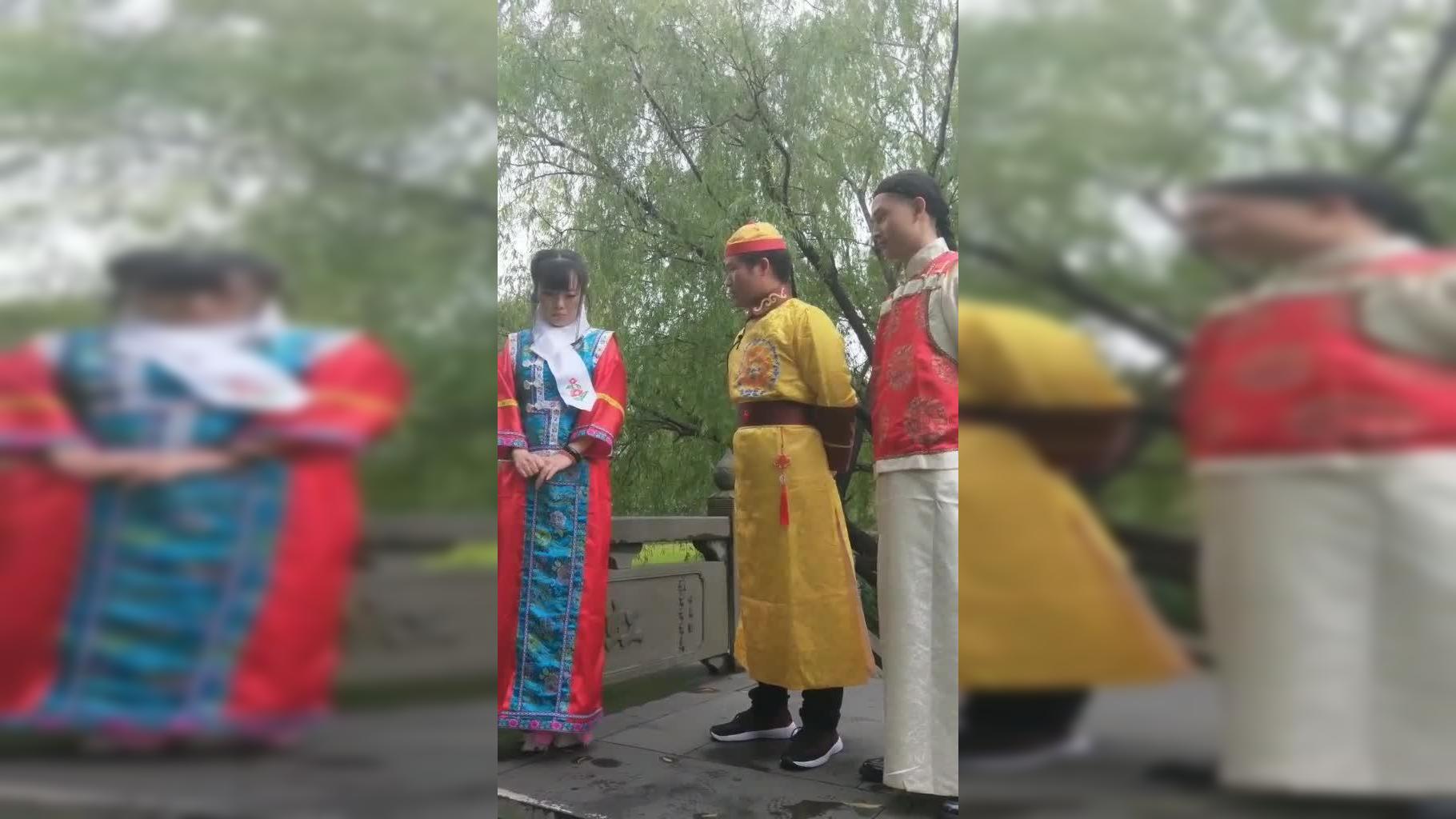 《还珠格格》小燕子。
