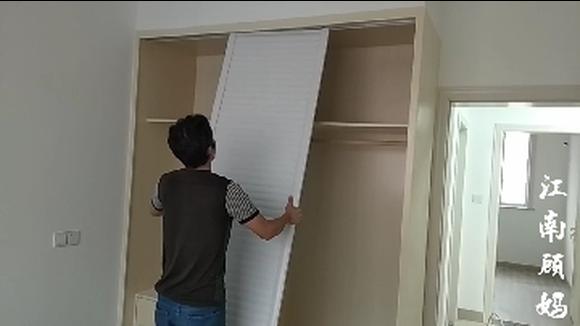 小伙手把手教你如何安装房间衣柜门,网友:原来如此简单!