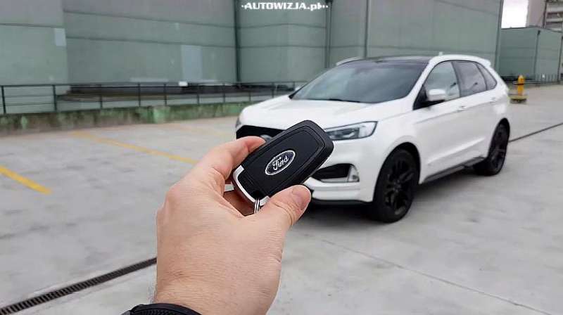 按下2019款福特锐界2.0T钥匙,打开车门看到内饰买不买自己拿主意