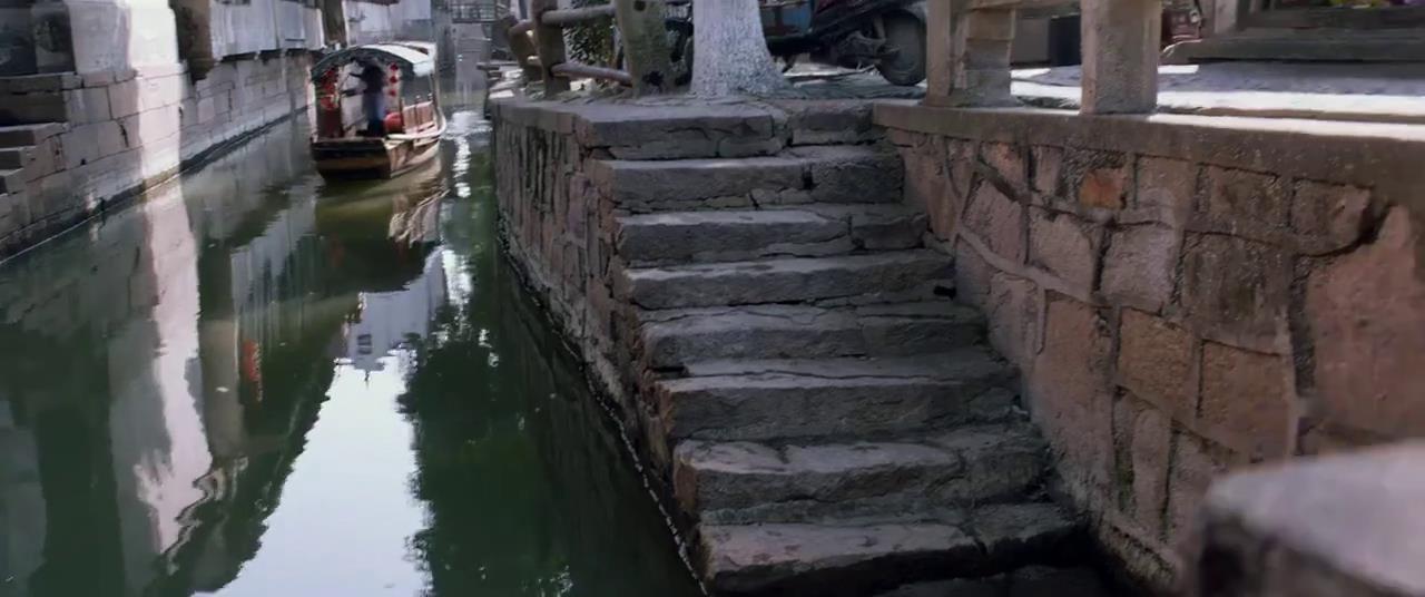 赵露思变房产中介,因长的太美,全程被客户偷盯