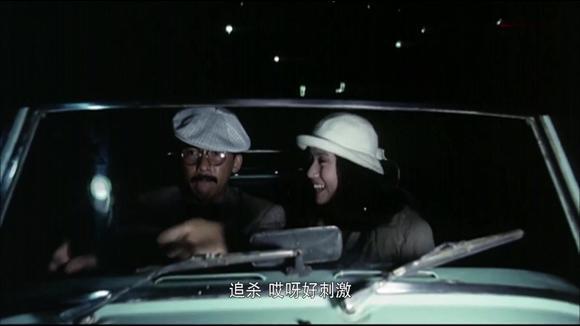 美女为了消灭跟踪车辆,灭火器搞出新玩法,让人佩服