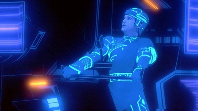 小伙破坏电脑程序,却被它用激光扫入游戏世界,赢了才能出来