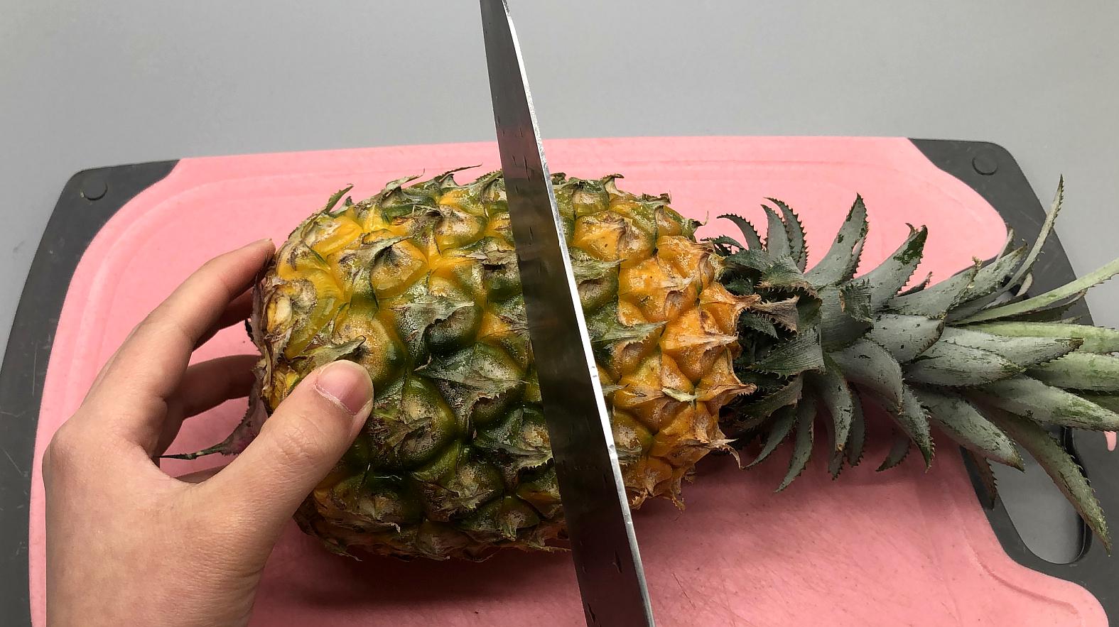 吃了20年菠萝才知道,原来菠萝削皮这么简单,不削皮不挖眼,学学