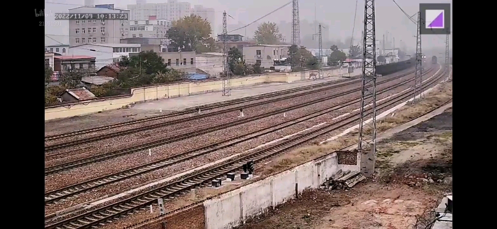 Z286次列车薛店站通过