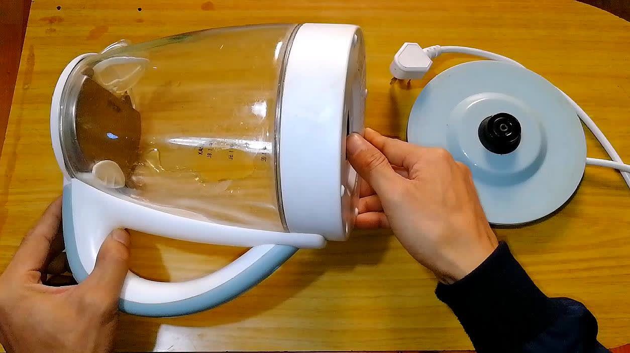 电水壶坏了怎么修理?有的不用换任何零件就能修好,很简单