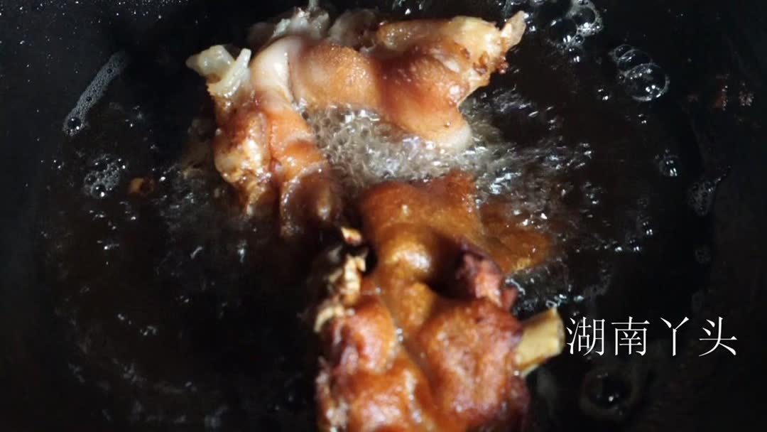 湖南丫头:湖南农村油炸猪脚过年,猪脚这样的做法,你吃过吗?