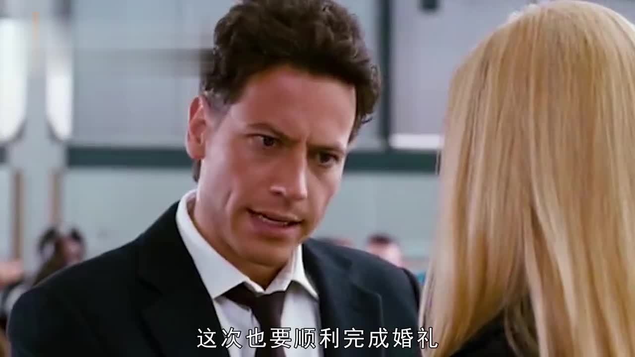 地球出现百米巨洞,河水瞬间被吸干,是世界末日的前兆